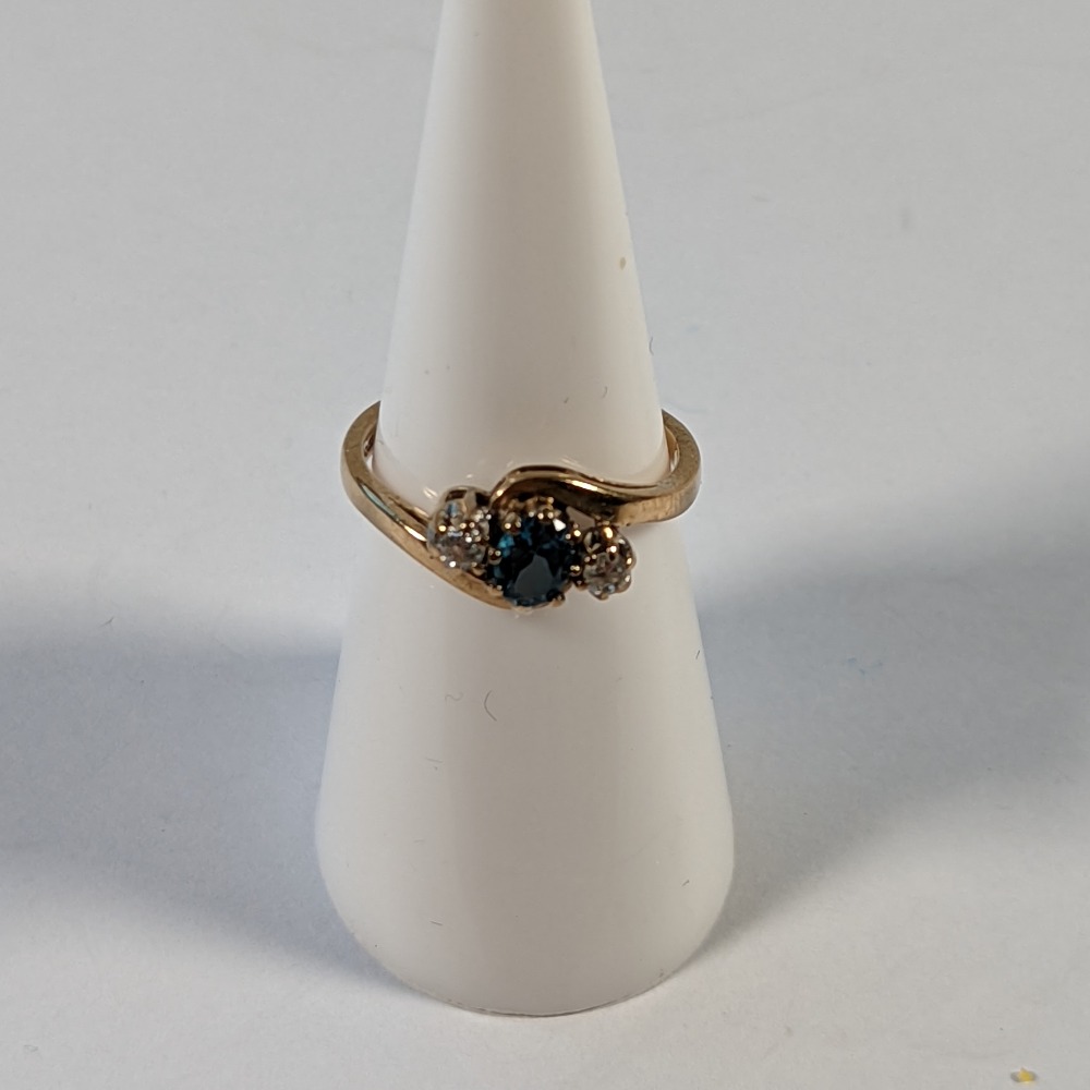 9ct Gold Twisted Ble Stone & Diamond Ring - Own4Less